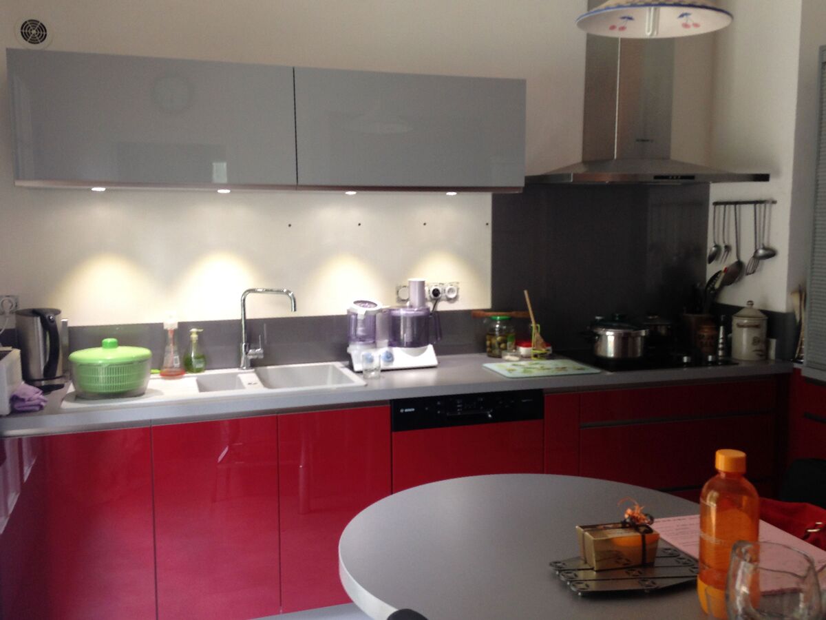 Cuisine sur mesure rouge majestic brillant de agnes s. - Réalisation ...